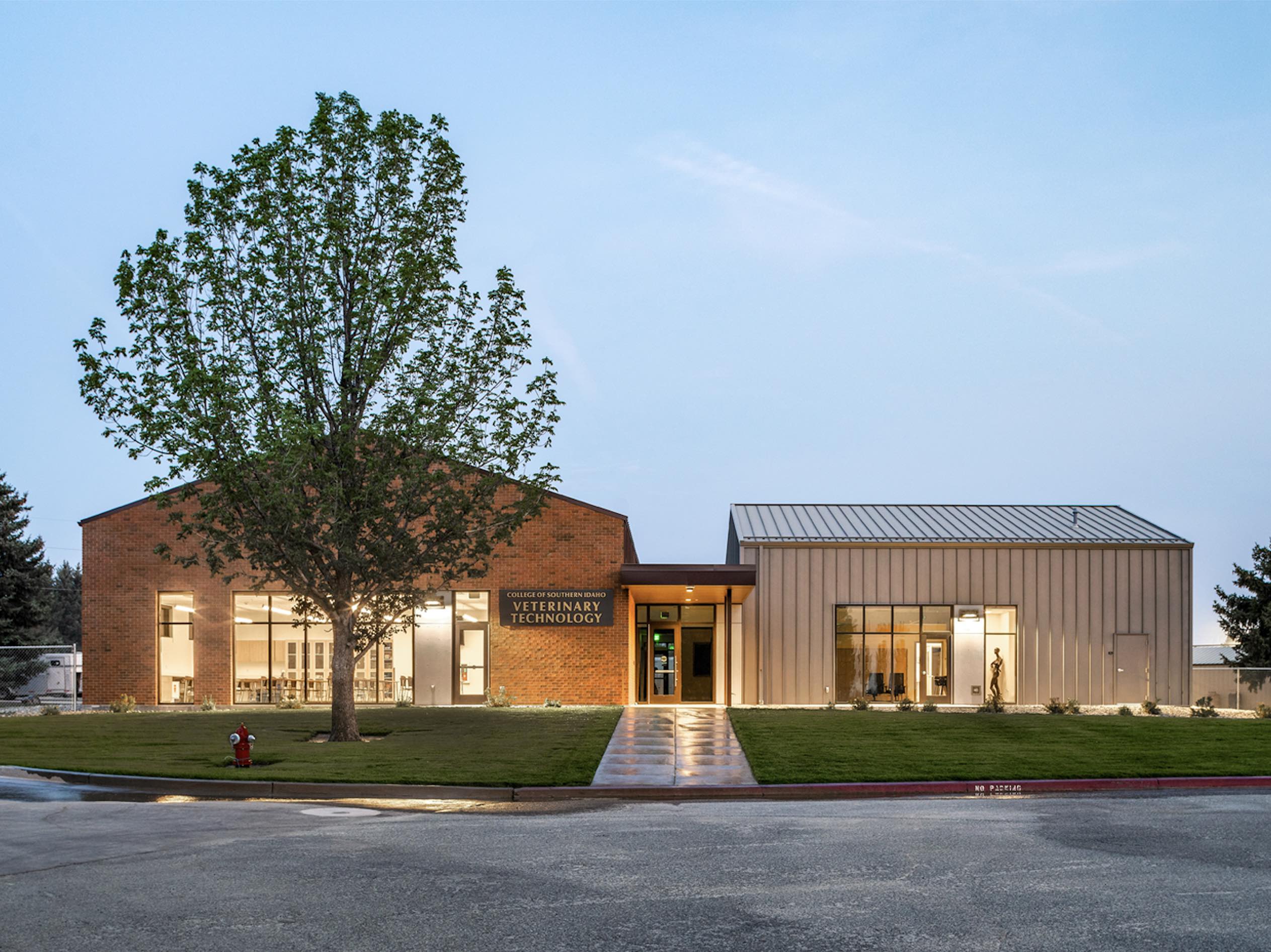 CSI Vet Tech Building - Pivot North Architecture